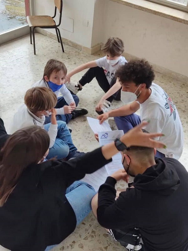 Mario Lodi e il suo Cipì in un laboratorio di pitto-lettura-animata ...