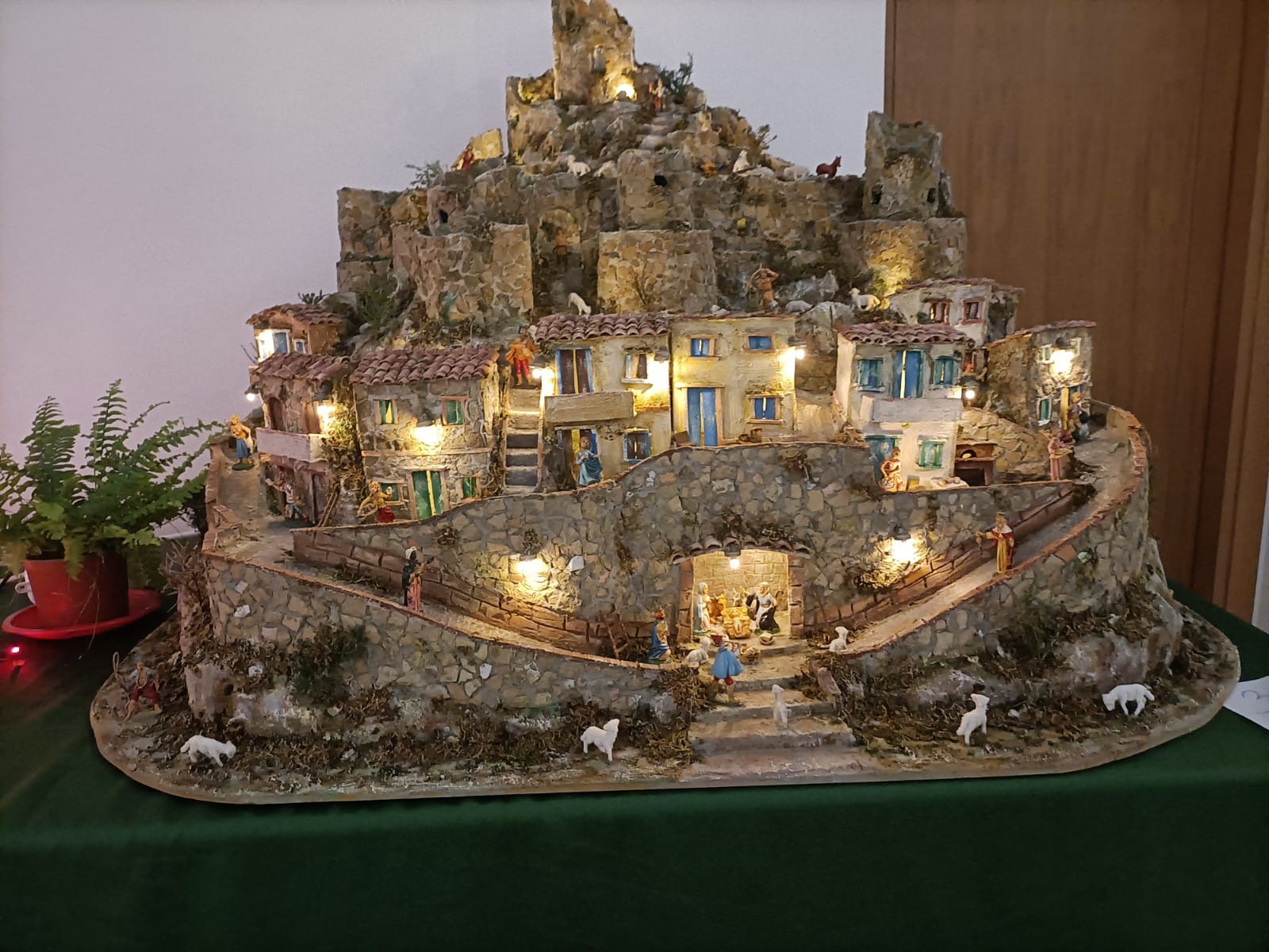 La mostra dei presepi nella chiesa di San Benedetto: l'artigianalità dà ...