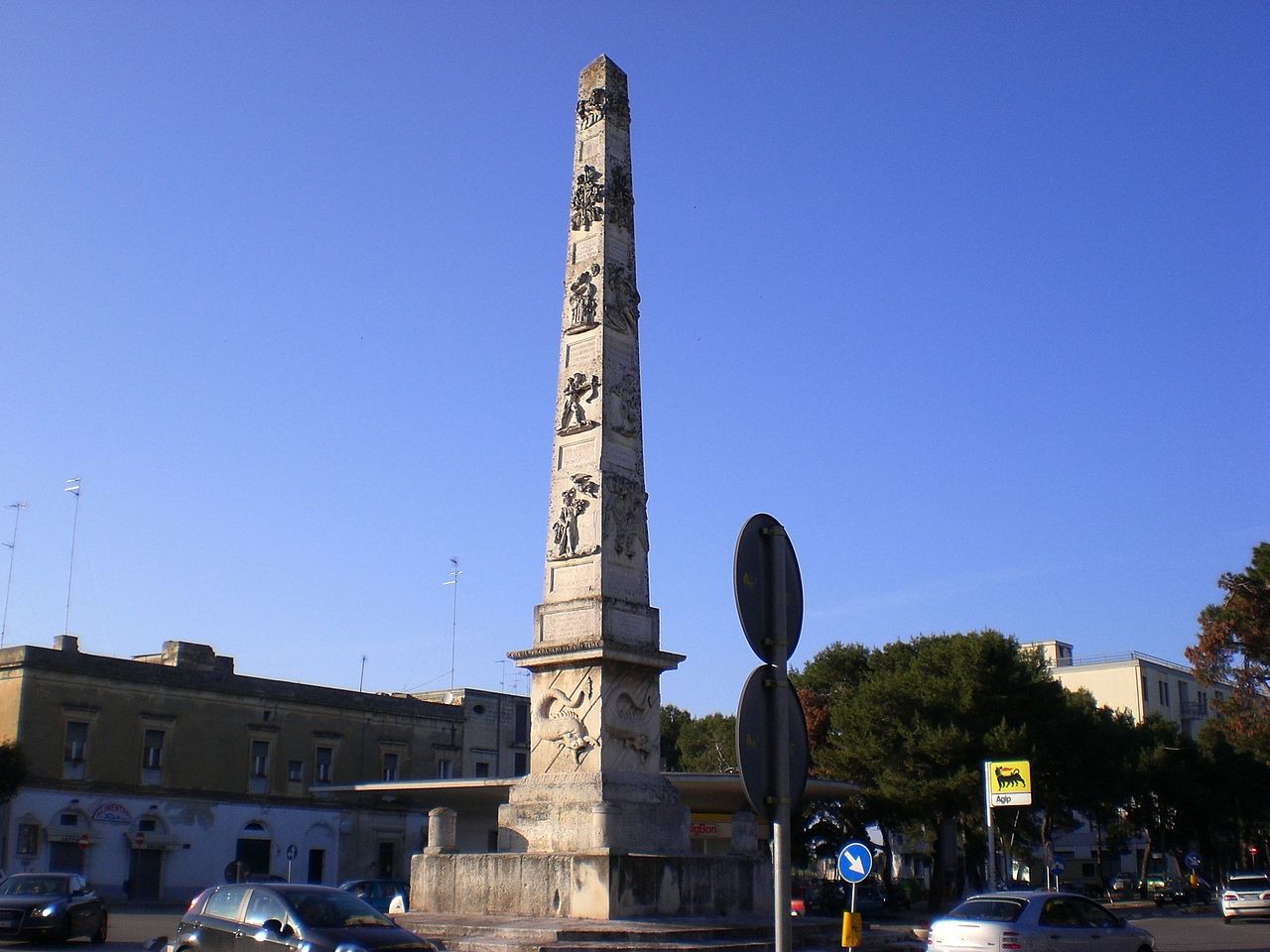 Lecce, l'Obelisco: fascino e storia al centro della città - itLecce