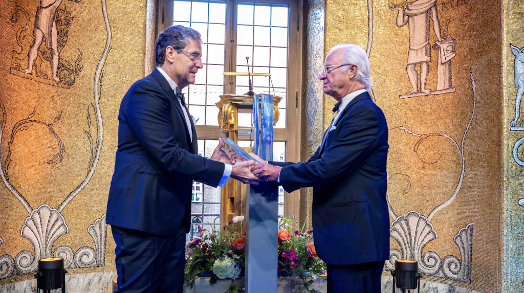 L'italiano Andrea Rinaldo premiato a Stoccolma con il Nobel dell'Acqua ...